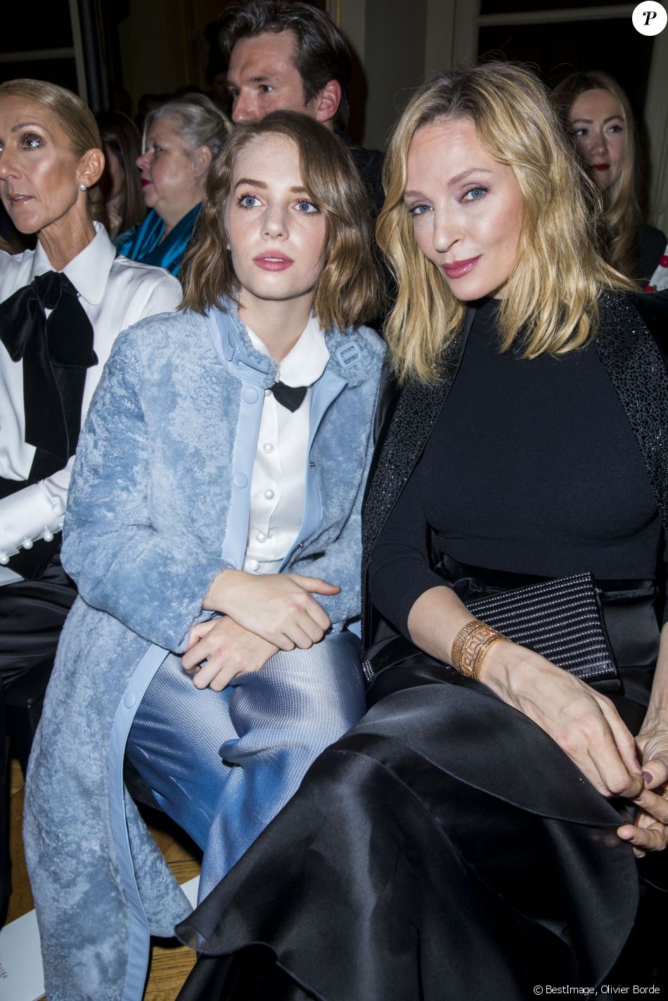 Uma Thurman et sa fille Maya Hawke en front row du défilé de mode Haute-Couture printemps-été ...