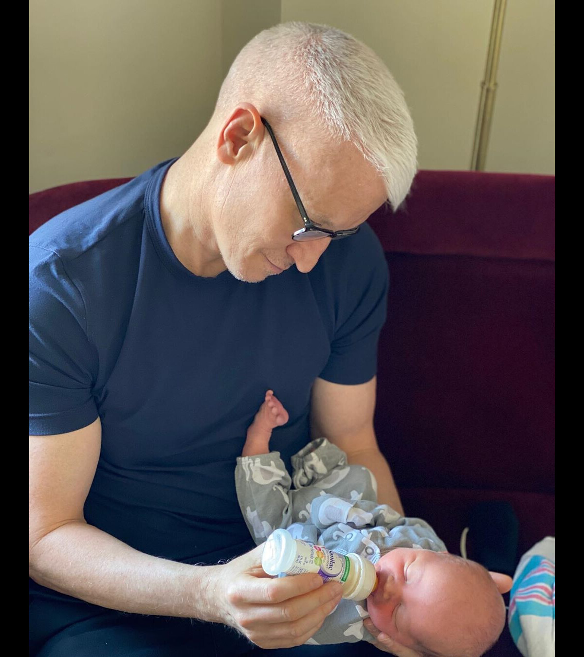 Photo : Anderson Cooper et son bébé, sur Instagram, le 1er mai 2020 ...