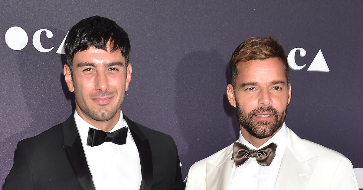 Ricky Martin partage un baiser langoureux avec son mari en vidéo ...