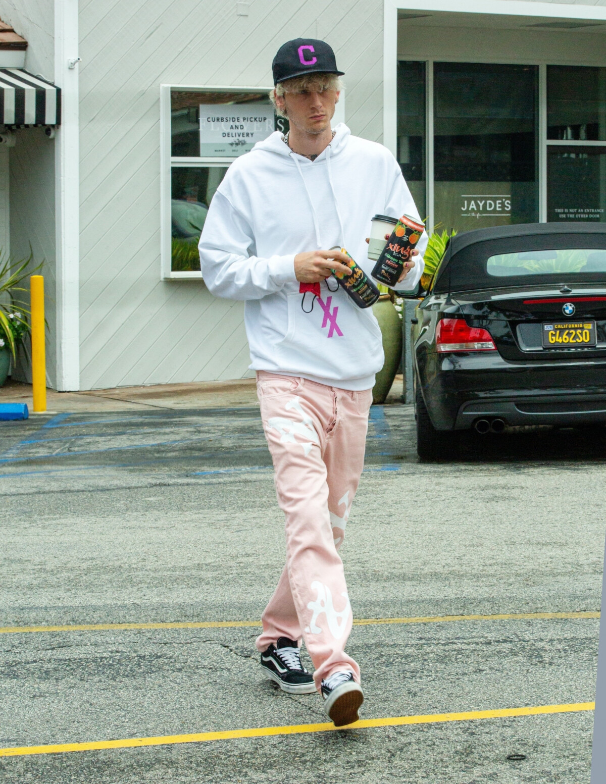Photo : Machine Gun Kelly (Colson Baker) à Beverly Hills le 18 mai 2020 ...