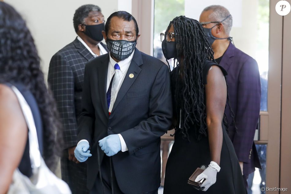 Al Green - La Famille de George Floyd arrive à l'église Fountain of ...