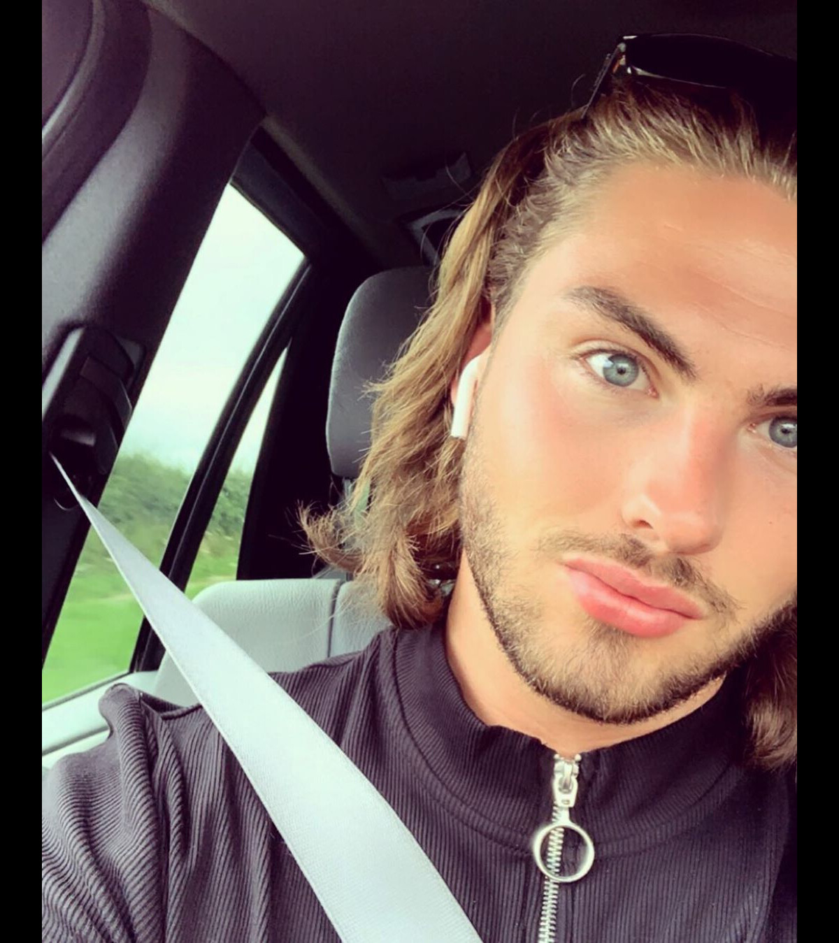 Photo : Josh Bateson se prend en selfie, à Londres. Instagram, le 3 mai ...