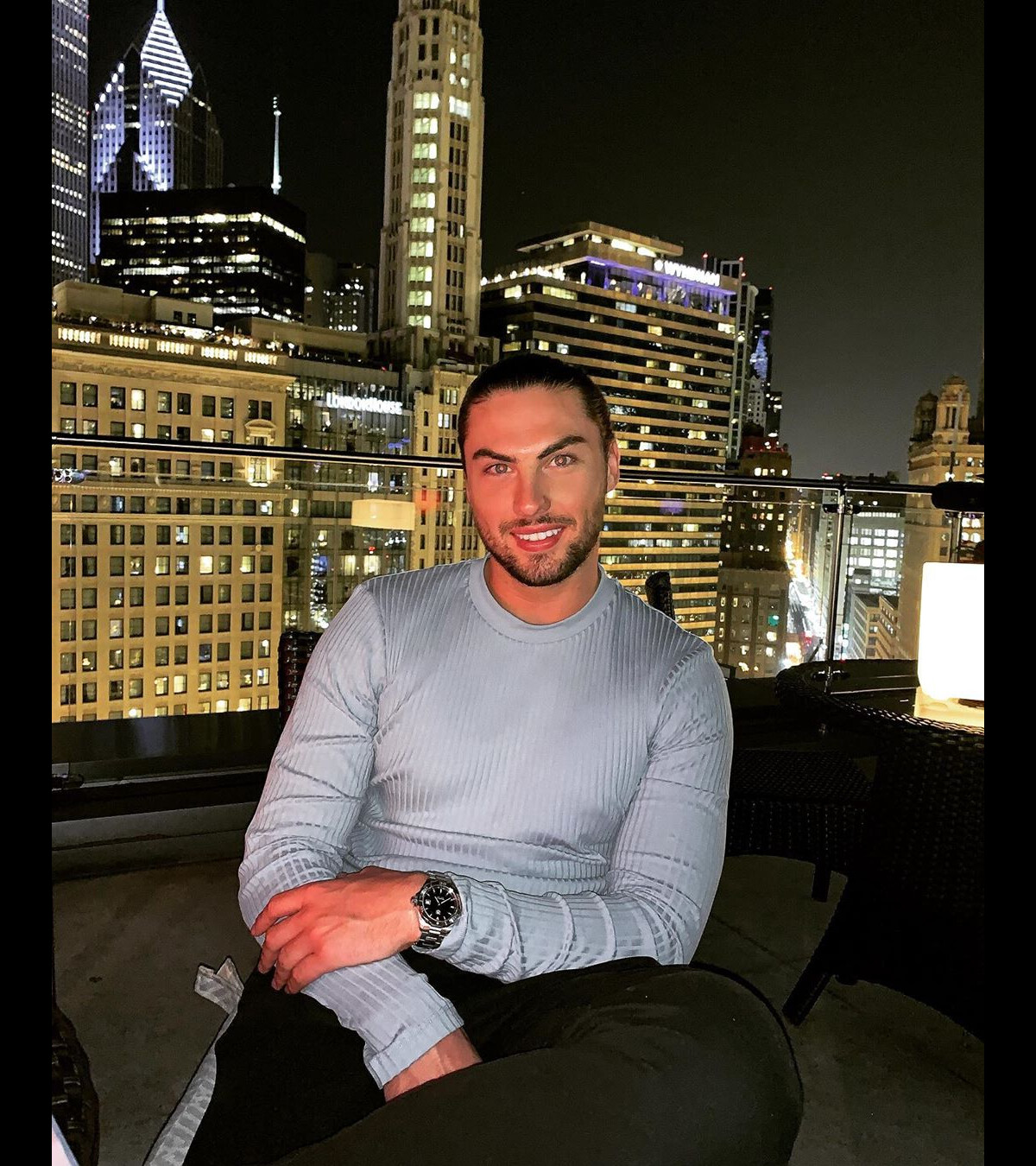Photo : Josh Bateson prend la pose à Chicago aux Etats-Unis, Instagram ...