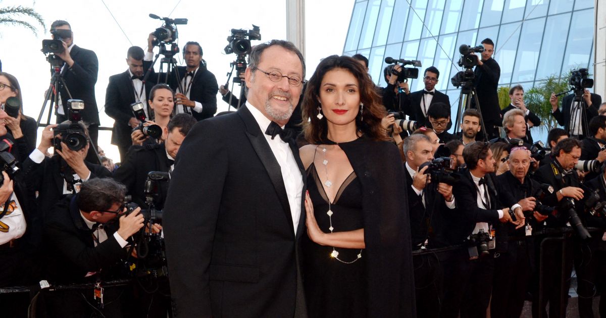 Jean Reno et sa femme Zofia à la montée des marches du film The Last ...