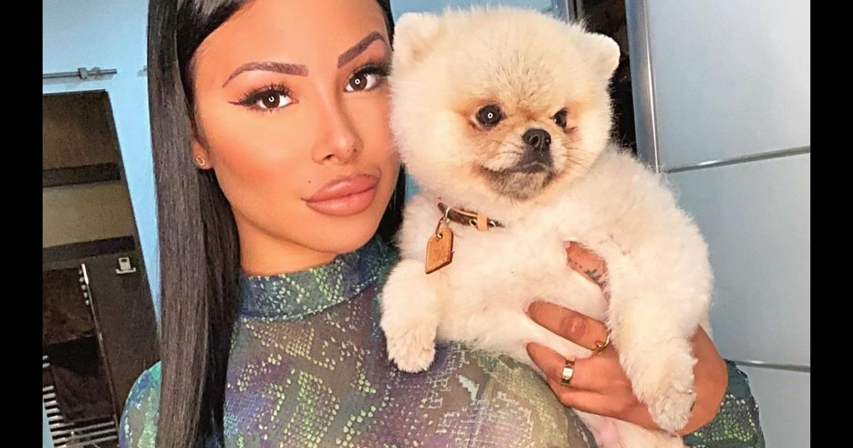 Maeva Ghennam et son chien Hermès, le 19 septembre 2020 - Purepeople