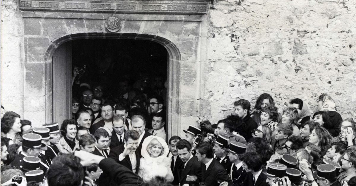 Sylvie Vartan et Johnny Hallyday lors de leur mariage à Loconville. Le 12 avril 1965. - Purepeople