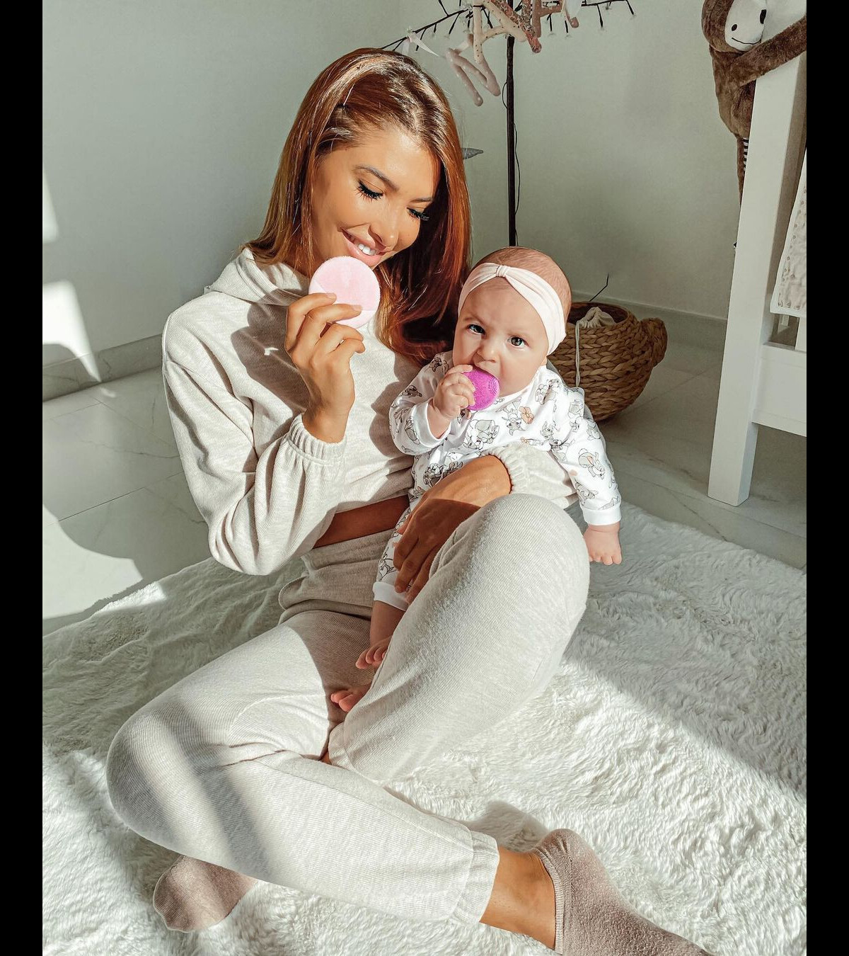 Photo : Mélanie Dedigama et sa fille Naya, le 17 décembre 2020 - Purepeople