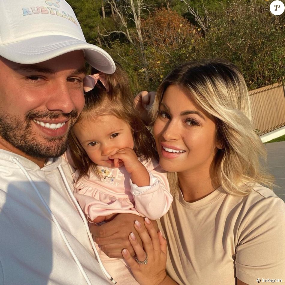 Carla Moreau et Kevin Guedj avec leur fille Ruby, le 1er novembre 2020 ... Carla Moreau et Kevin Guedj avec leur fille Ruby, le 1er novembre 2020 ...