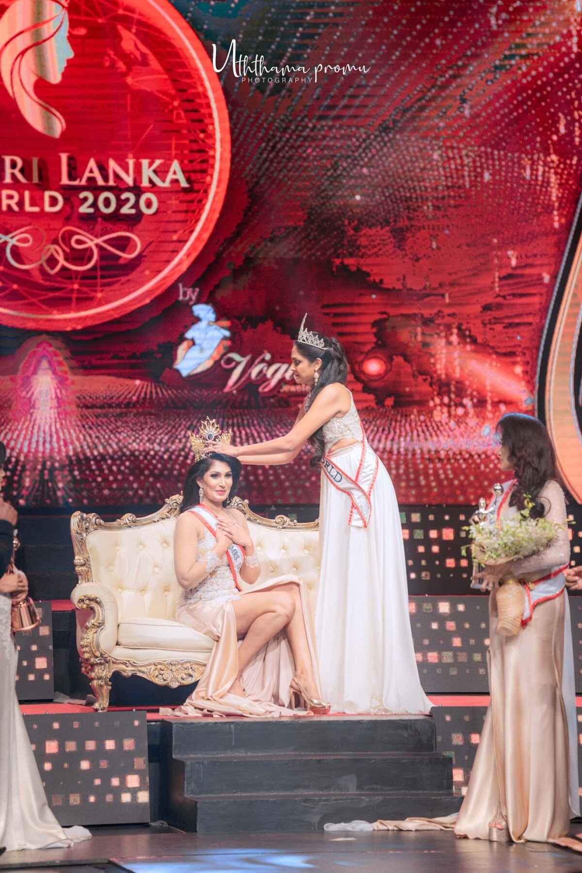 Vidéo : Pushpika De Silva, nommée Miss Sri Lanka Monde, s'est fait ...