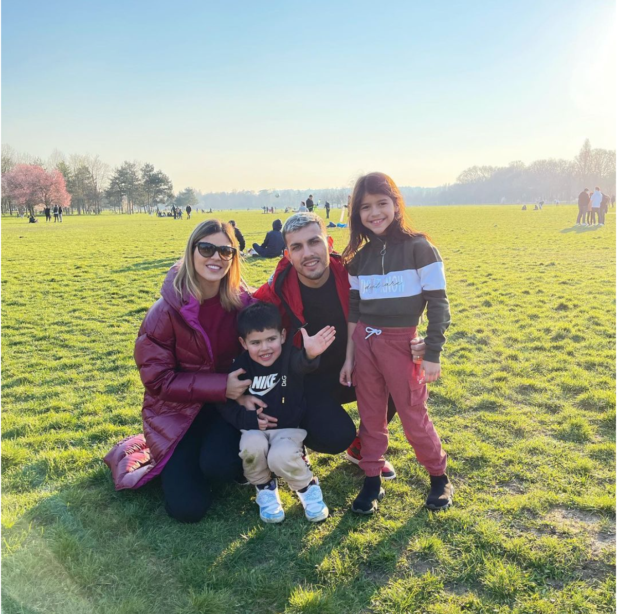 Photo : Leandro Paredes, son épouse Camila Galante et leurs deux ...