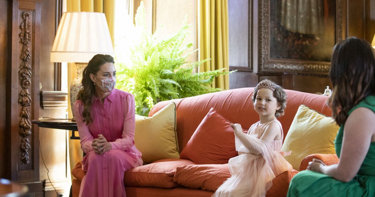 Kate Middleton, duchesse de Cambridge, rencontre Mila Sneddon au palais ...