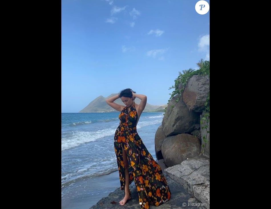 Agathe Auproux sublime en robe sur Instagram, le 16 mai 2021 - Purepeople