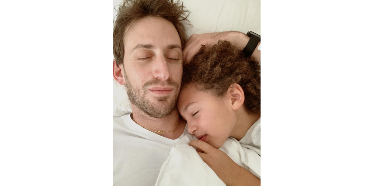 Photo : Chloé Mortaud : son compagnon Dean David Neiger avec son fils ...