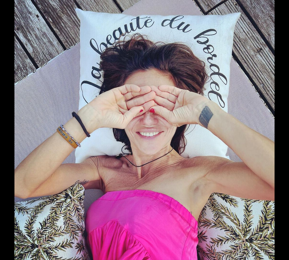 Photo : Sandra Sisley en vacances. Juin 2021 - Purepeople