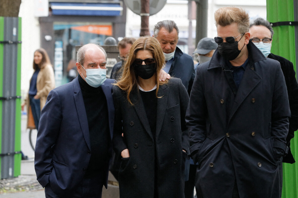 Photo : Pierre Lescure, Chiara Mastroianni, Benjamin Biolay - Obsèques ...