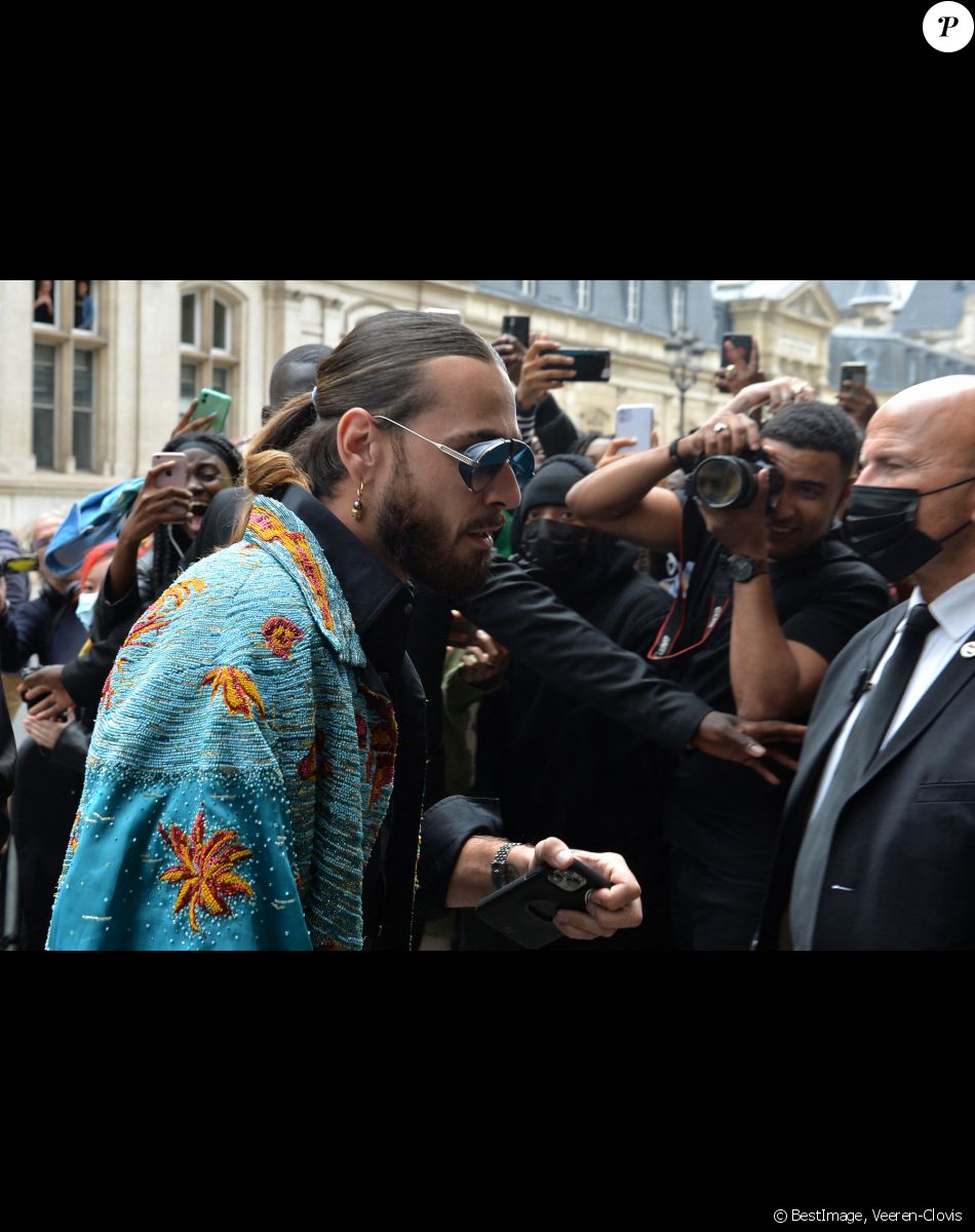 Kalash et sa compagne Clara Kata : sortie remarquée au défilé Jean Paul ...