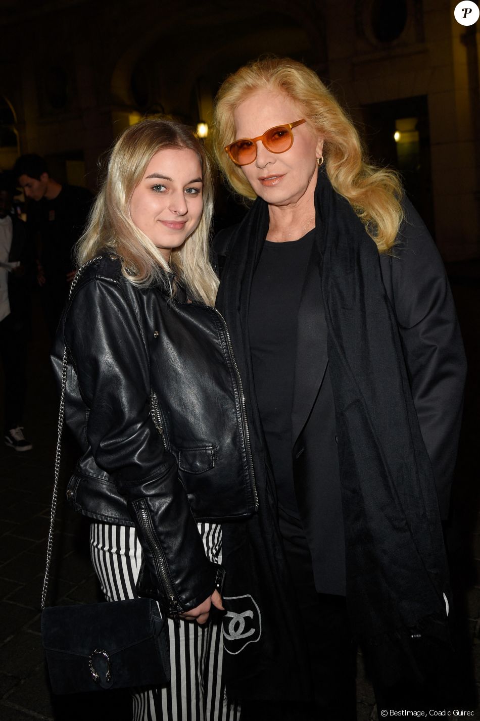 Sylvie Vartan avec sa fille Darina Scotti-Vartan à la générale de la pièce La Vraie Vie au ...