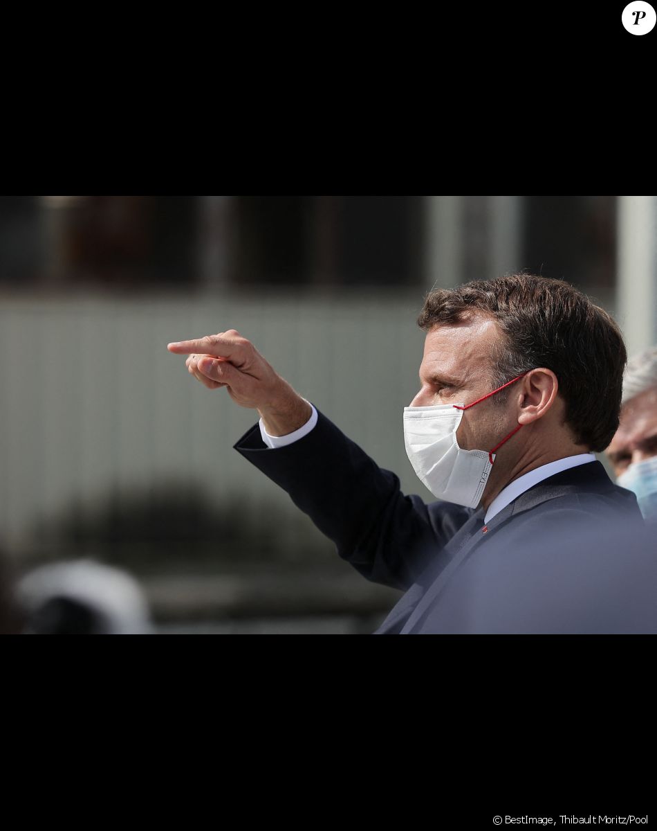 Emmanuel Macron en look décontracté : en vacances, le président publie ...