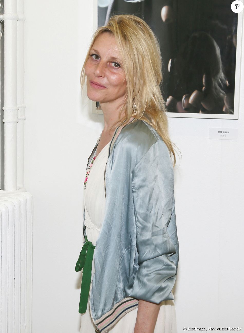 Florence Thomassin à l'exposition 55 Politiques à l'Espace Dupin à ...