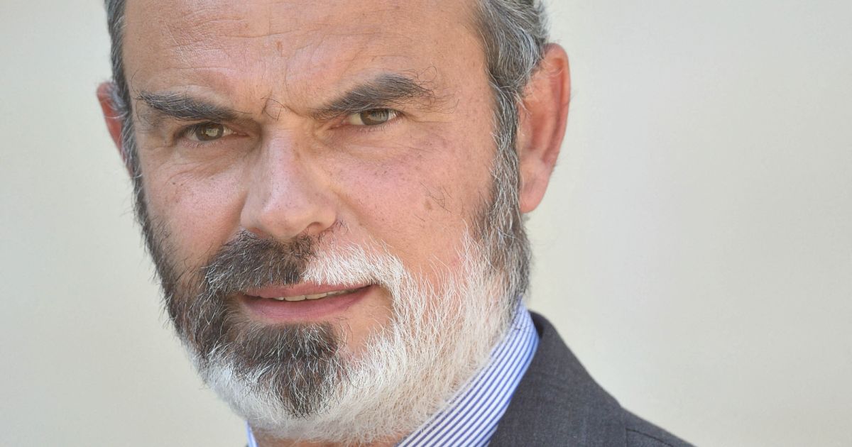 Edouard Philippe lors de la cérémonie d'adieu aux armes du Général ...