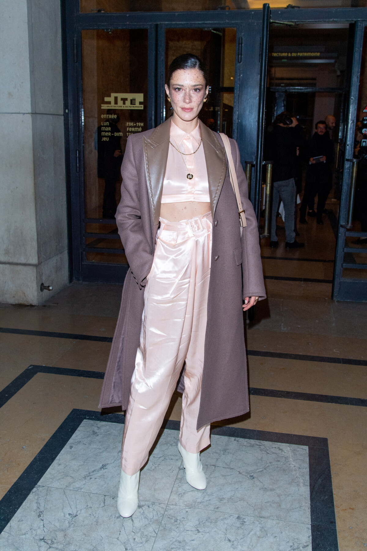 Photo : Maëva Marshall arrive à la soirée d'anniversaire de Carine Roitfeld au Théâtre National ...