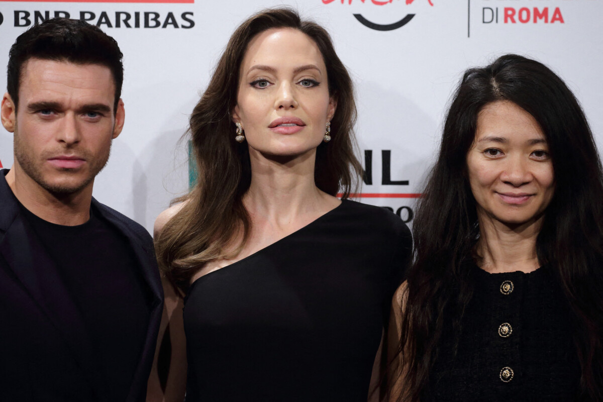 Photo : Richard Madden, Angelina Jolie et Chloé Zhao au photocall du ...