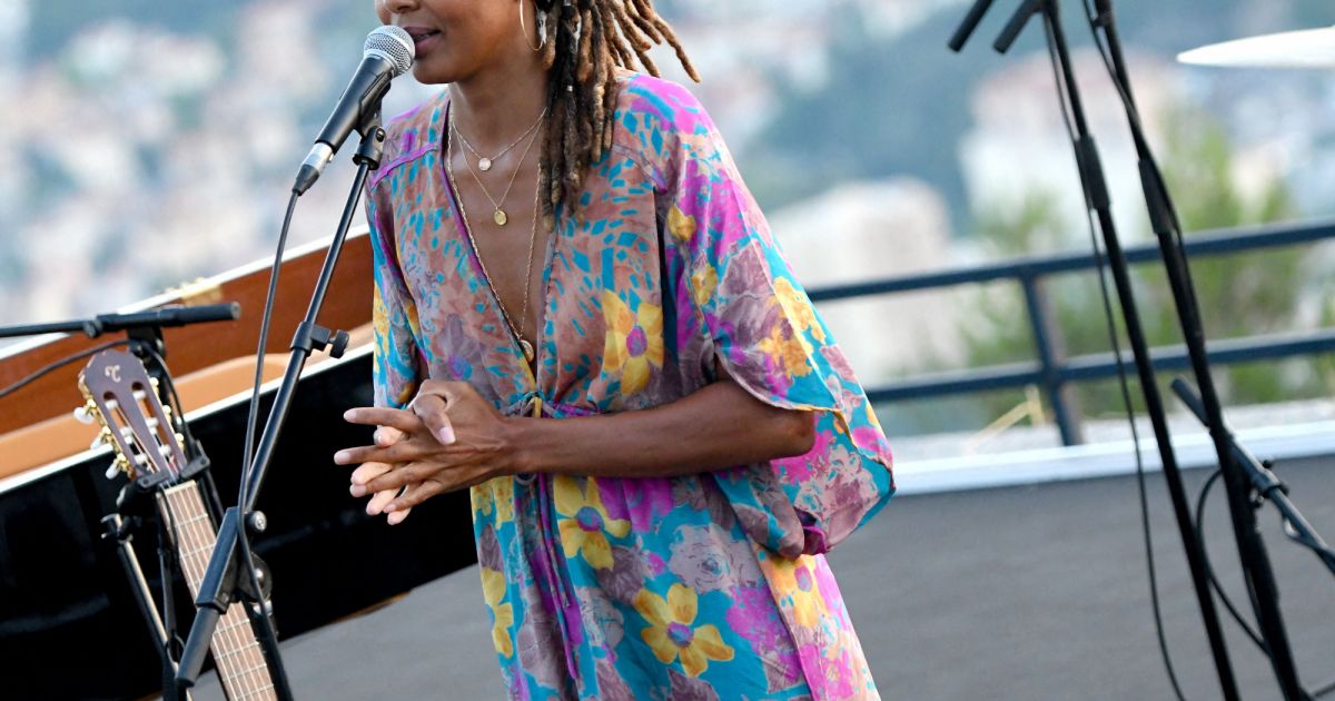 Exclusif - La chanteuse Ayo en concert dans le cadre des Nice Jazz Air ...