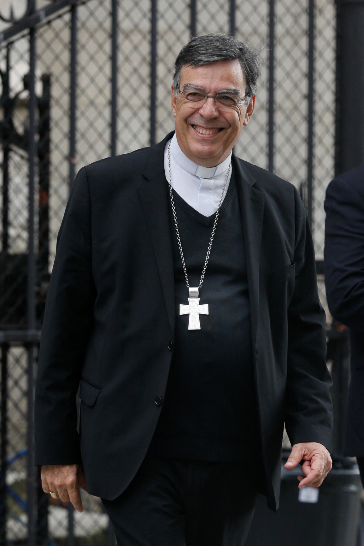 Photo : Célébration de la première messe dans une chapelle attenante à la cathédrale Notre-Dame ...