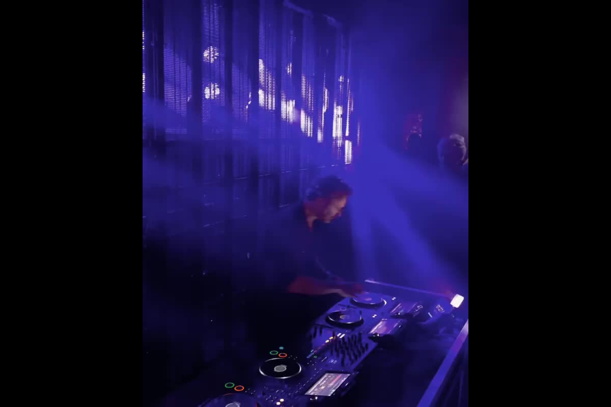 Vidéo : David Guetta aux platines de l'établissement The Alpina Gstaad - Purepeople