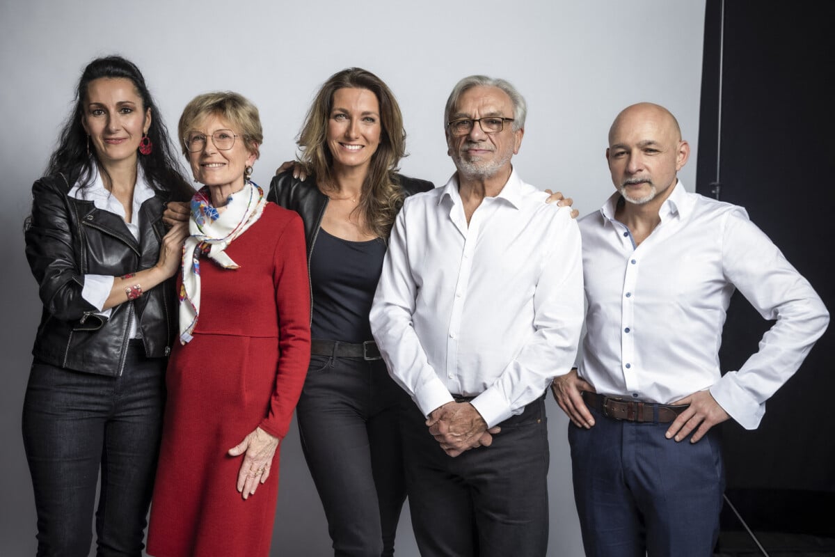 Photo : Exclusif - Anne-Claire Coudray entourée de sa soeur Estelle, de ... Photo : Exclusif - Anne-Claire Coudray entourée de sa soeur Estelle, de ...