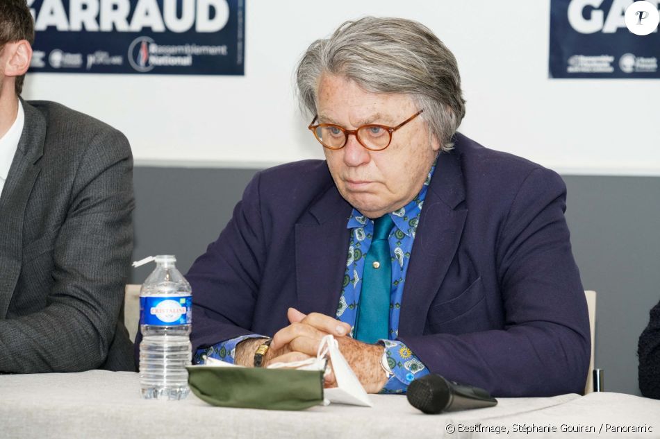 Gilbert Collard lors d'une opération de soutien au candidat RN pour l ...