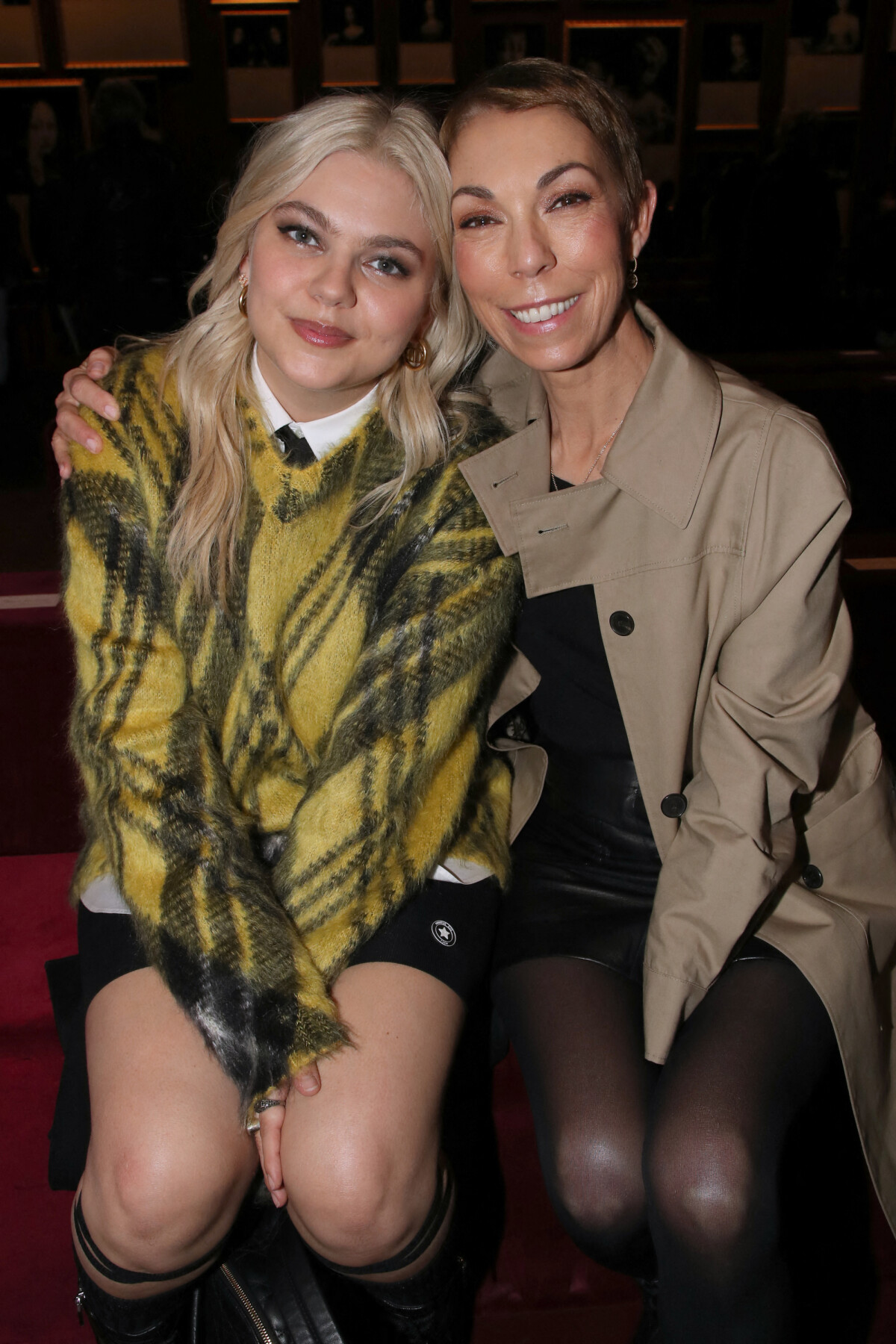 Photo : Louane Emera et Mathilde Favier assistent au défilé Christian ...