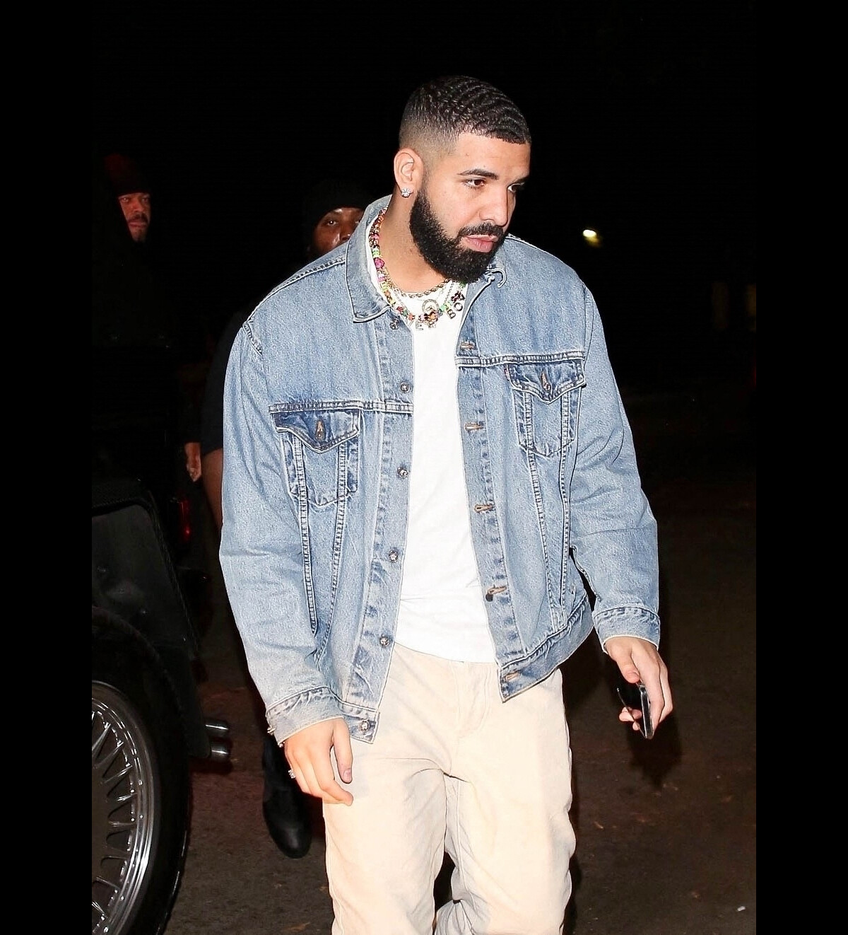 Photo : Drake et une mystérieuse jeune femme semblent se rejoindre à la ...