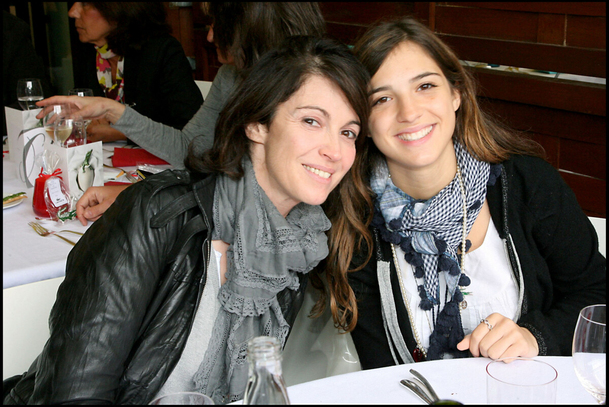 Photo : Zabou Breitman et sa fille Anna - Roland Garros 2009 - Purepeople