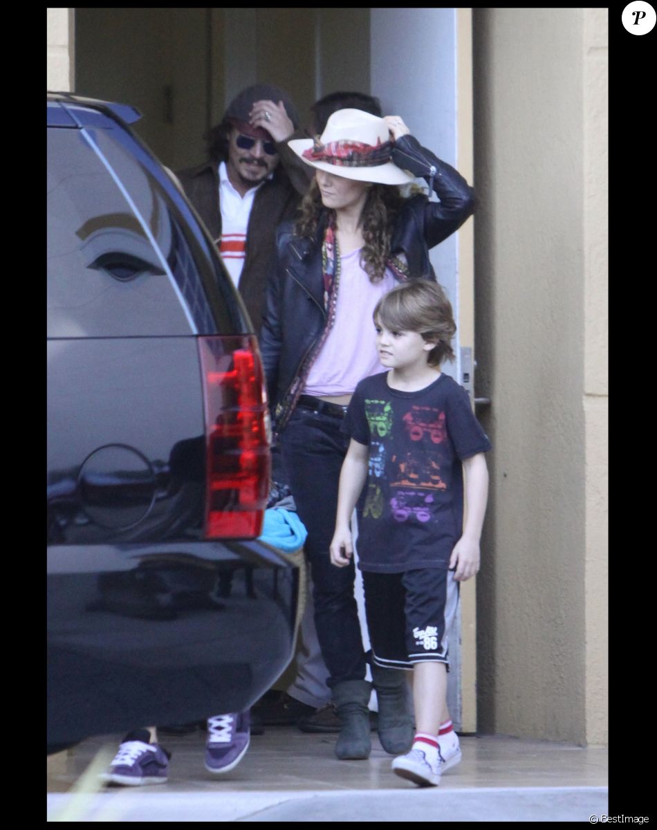 Jack Depp a 20 ans : à quoi ressemble le fils de Vanessa Paradis et ...