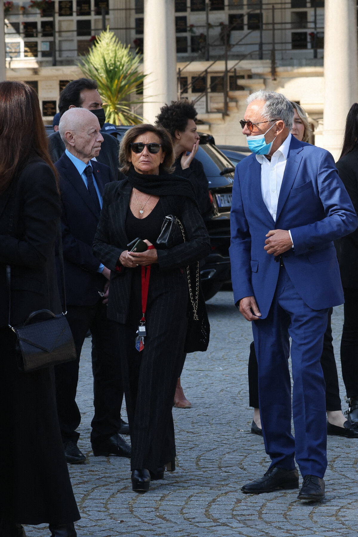 Photo : Roger Choukroun et sa compagne - Obsèques de la chanteuse ...