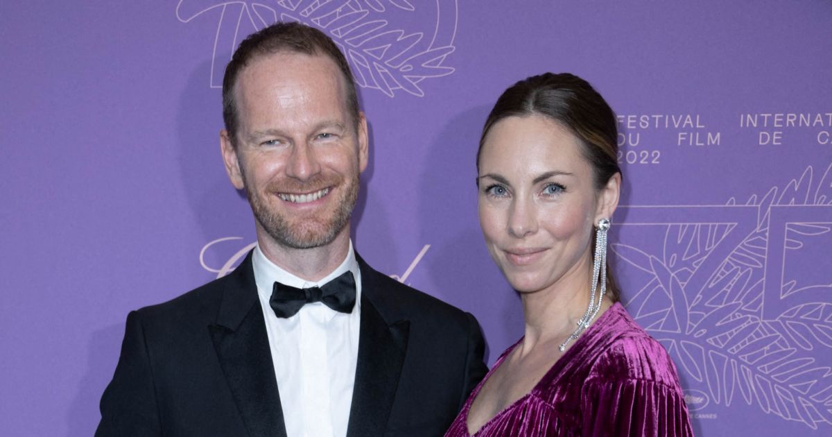 Joachim Trier et sa compagne - Photocall du dîner du 75ème Festival ...