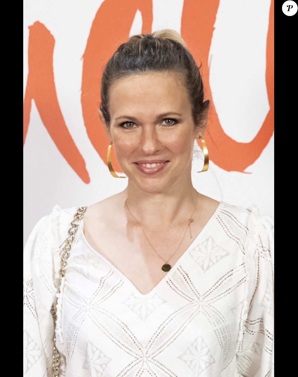 Lorie Pester maman studieuse : elle prend la pose avec sa fille Nina et ...