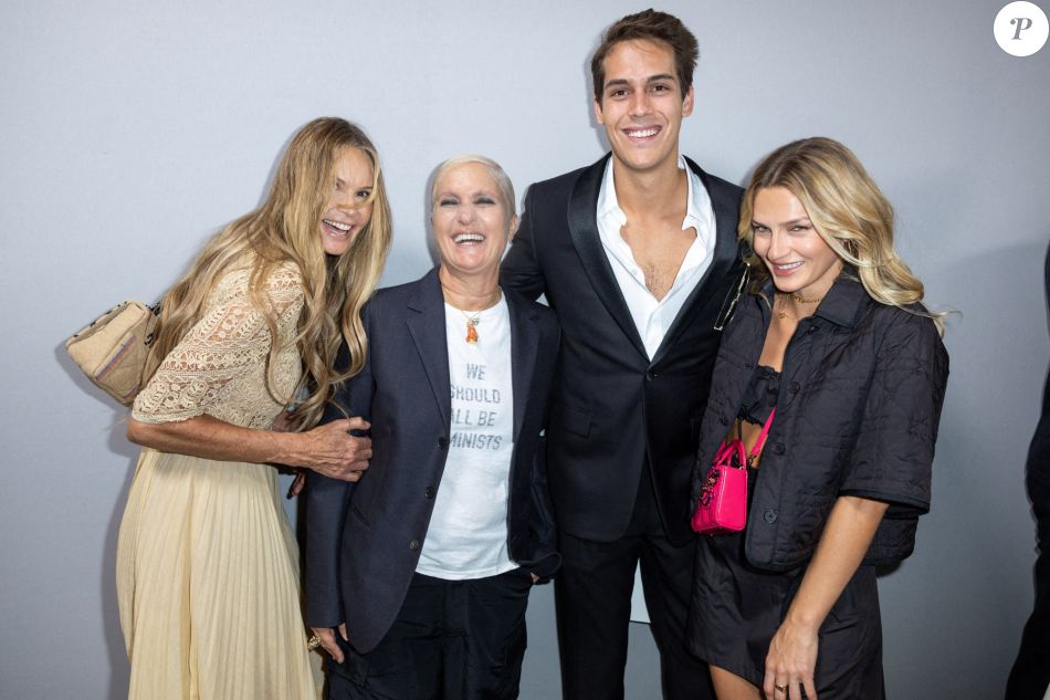 Elle Macpherson, son fils Flynn, une amie et la styliste Maria Grazia ...