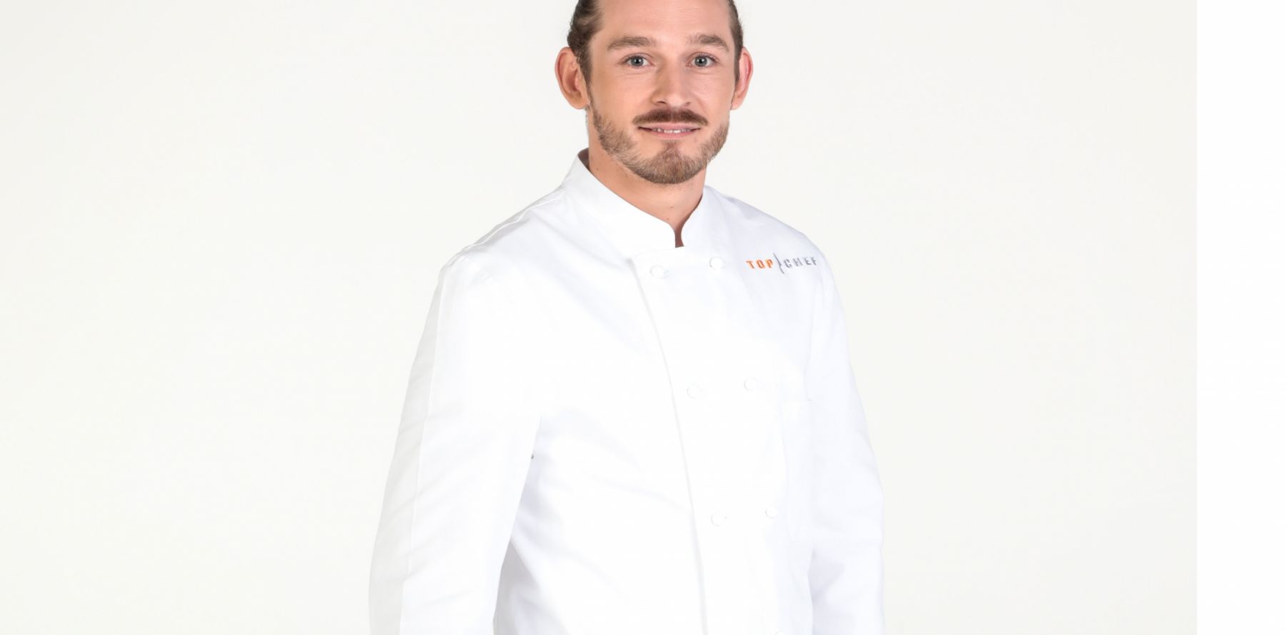 Thomas Chisholm (Top Chef) agressé : photo en béquilles 2 mois après le ...