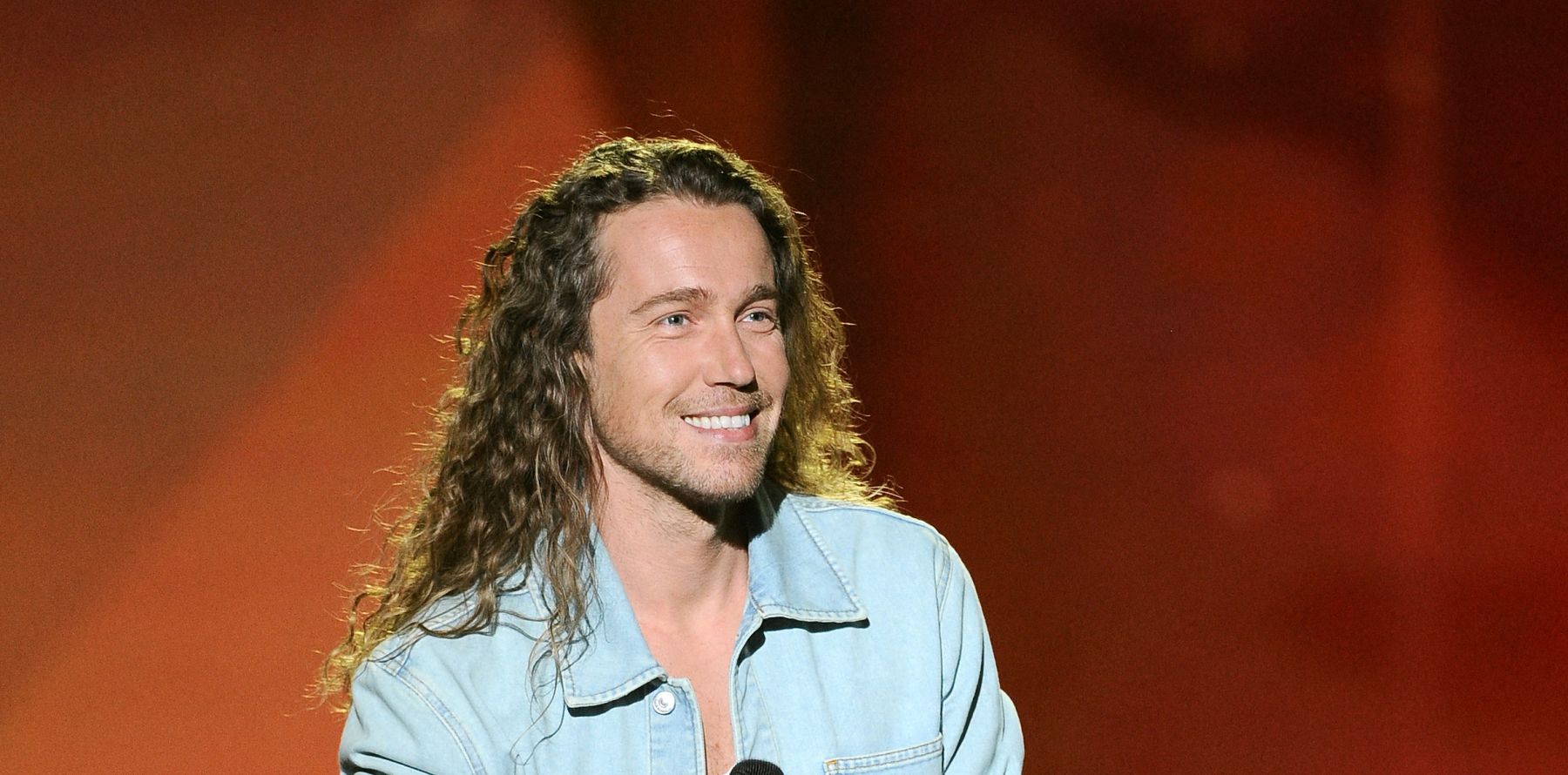 Julien Doré : Torse nu et tout muscle dehors, "sa grosse courgette ...