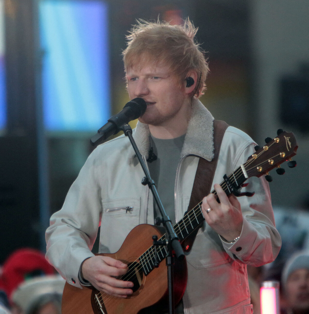 Photo : Ed Sheeran se produit au Today Show à New York City, New York ... Photo : Ed Sheeran se produit au Today Show à New York City, New York ...
