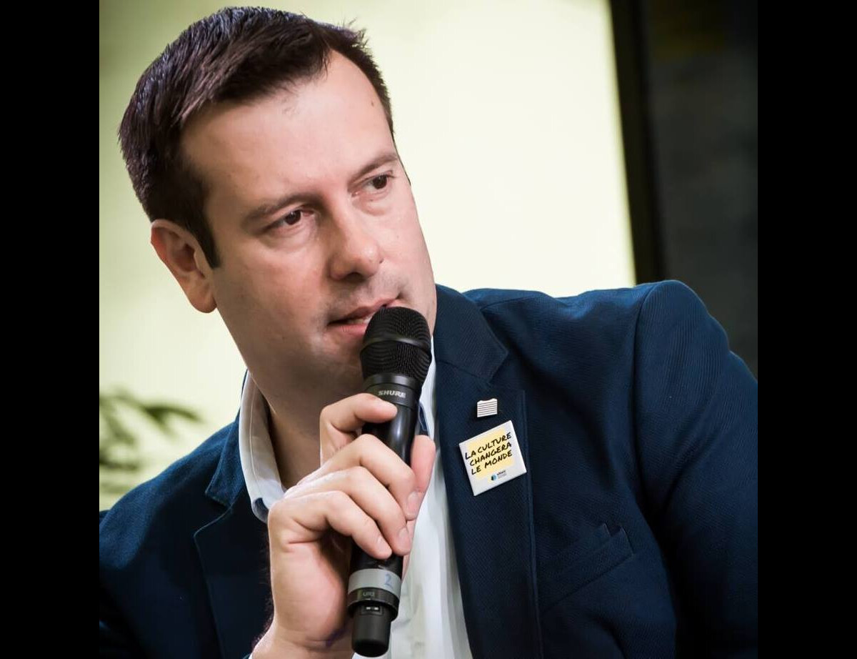 Photo : Le journaliste David Bérard se révèle être le père d'Éléa, la ...