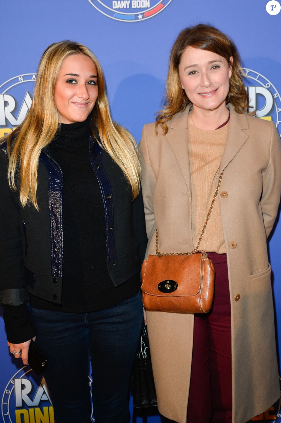Daniela Lumbroso avec sa fille lors de l'avant-première du film Raid ...
