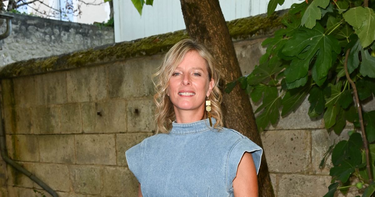 Karin Viard ultra stylée en robe courte et souliers motifs panthère au ...