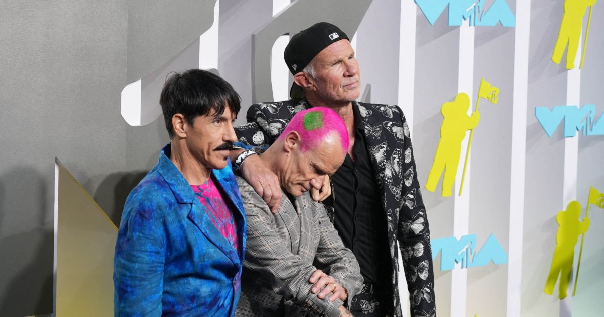 Anthony Kiedis, Flea and Chad Smith of 'The Red Hot Chili Peppers ...