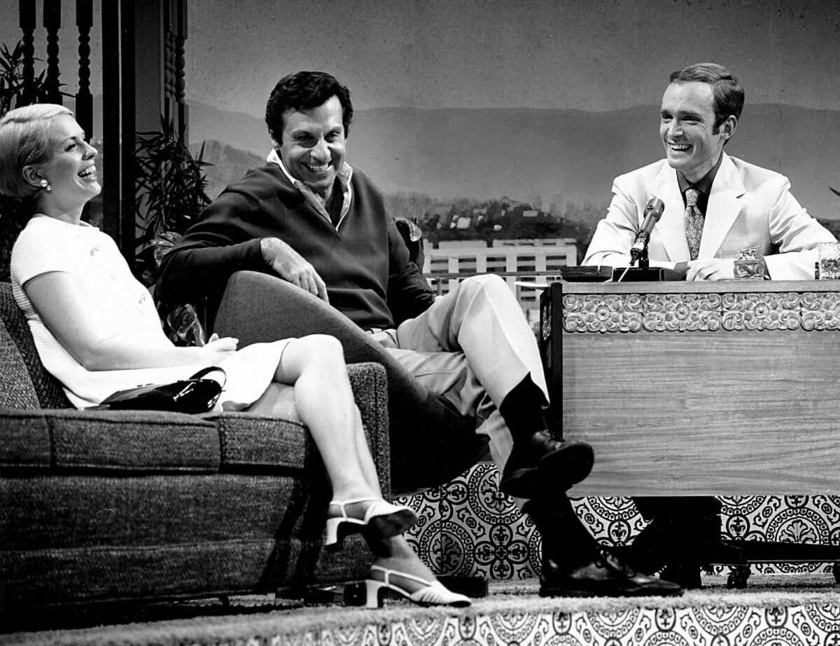 Photo : Mort Sahl (11 mai 1927 - 26 octobre 2021) était un comédien et ...