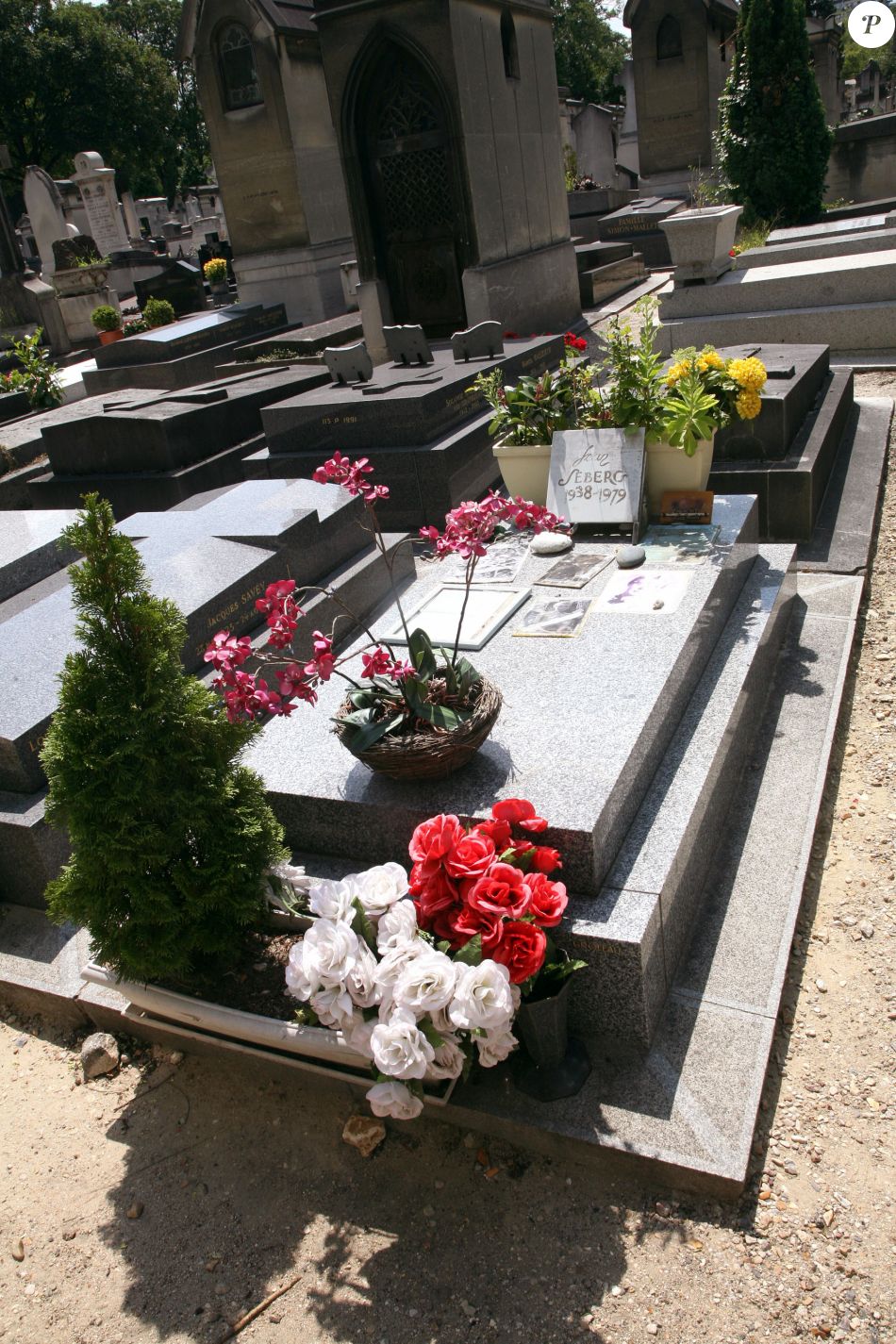La tombe de Jean Seberg au cimetière de Montparnasse à Paris. - Purepeople