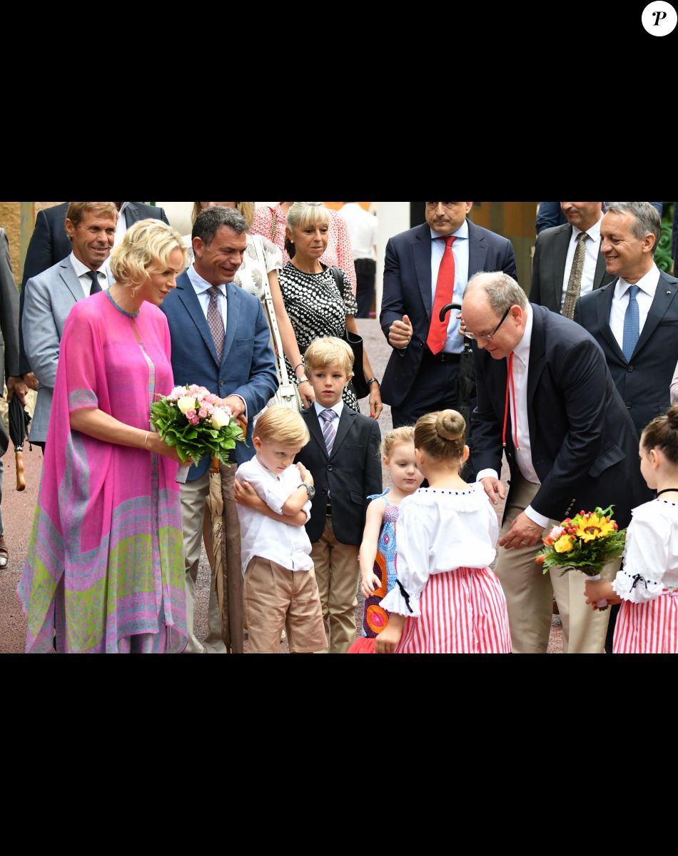 Charlene de Monaco : Look blanc et dentelle pour un pique-nique avec ...