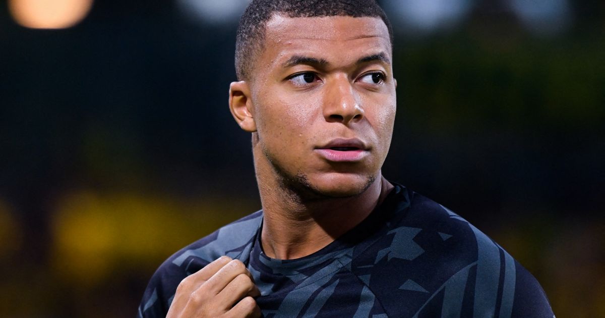 Kylian Mbappé - Échauffement avant d'affronter le FC Nantes avec le ...